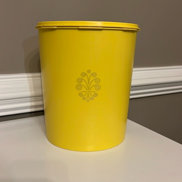 Tupperware | Kitchen | Vintage Yellow Large Tupperware Container | Poshmark
